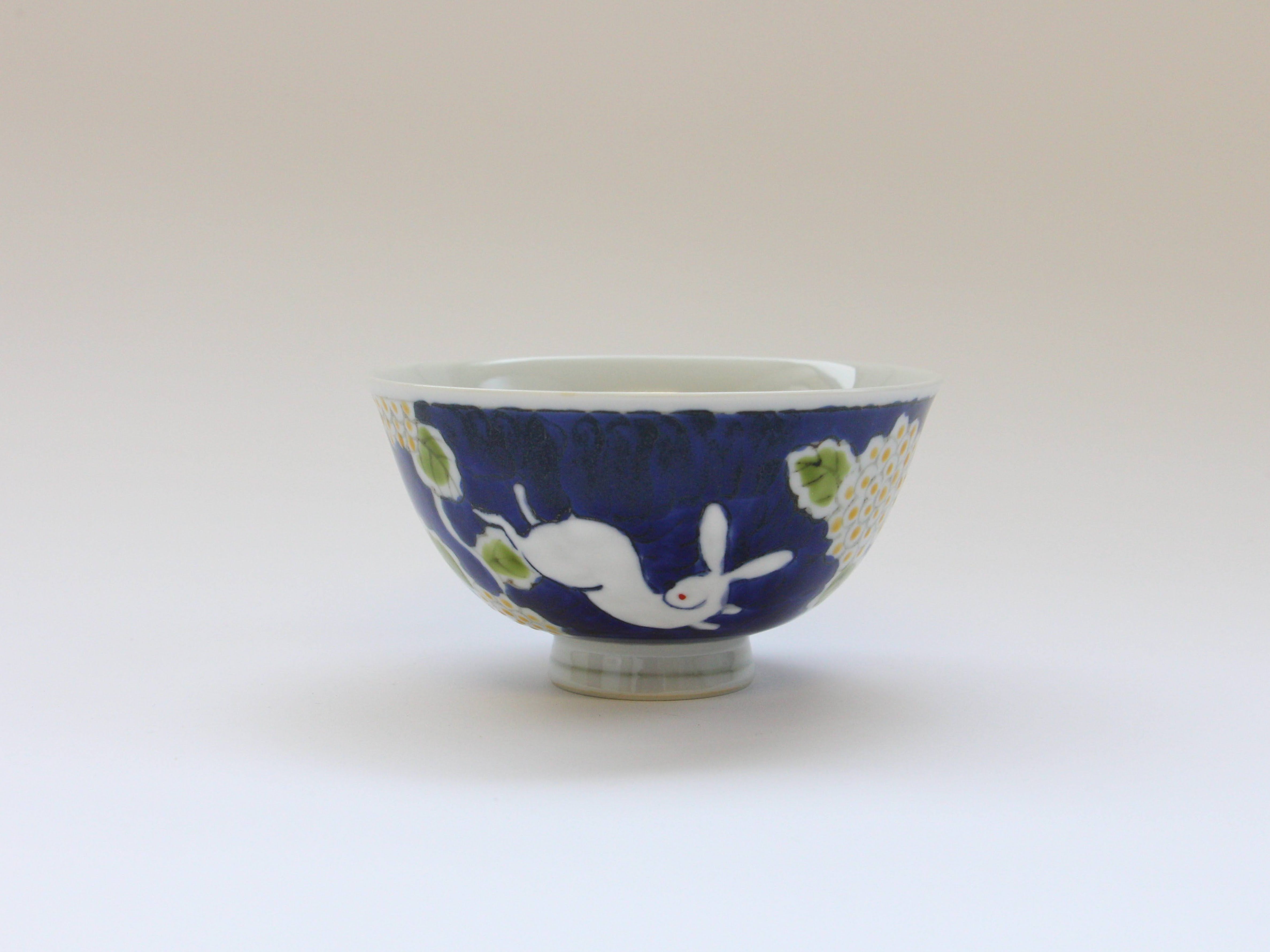 Dark flower rabbit rice bowl small [Tokushichigama]